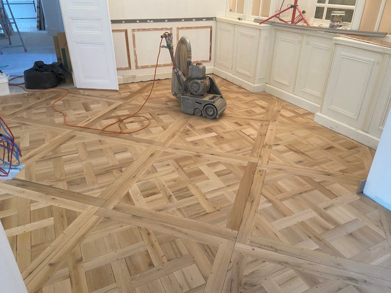 Ponçage de parquet à Montesson et vitrification de parquet massif