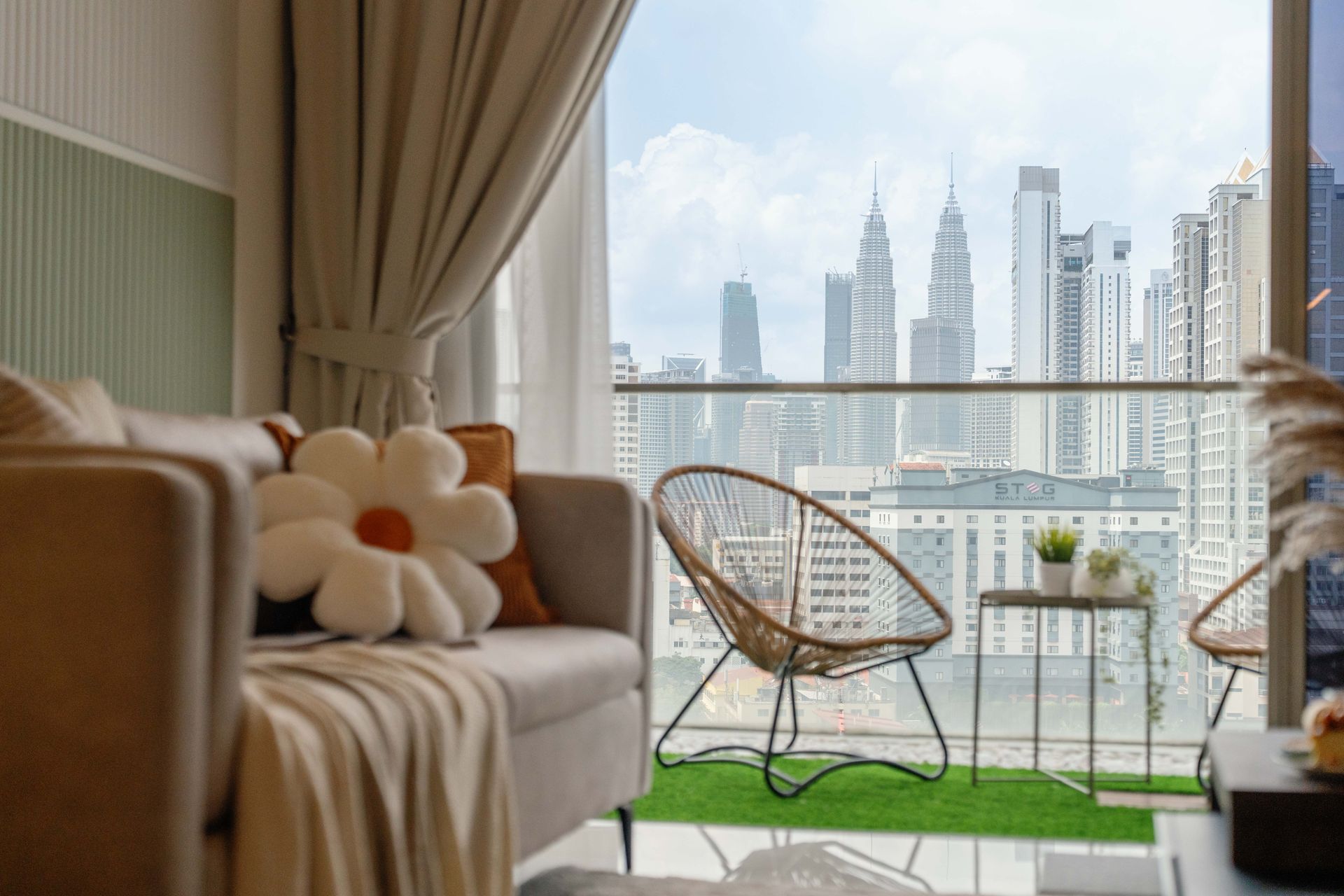 The Benefits of Offering Self-Check-In Options for Your Homestay