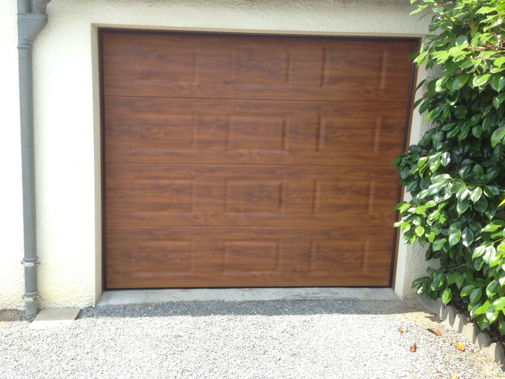 Pose de portail à Nantes et de porte de garage sur mesure