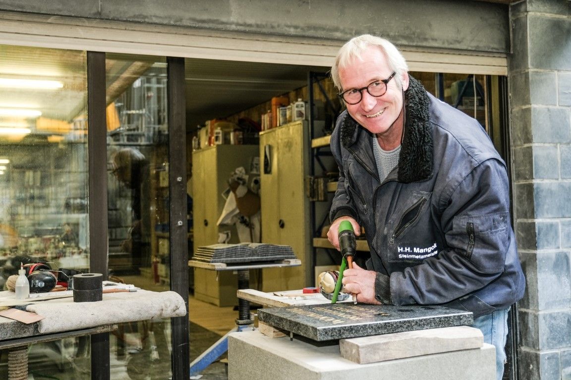 Steinmetzkunst | Mönchengladbach | Steinmetzmeister & Grabmale Hans ...