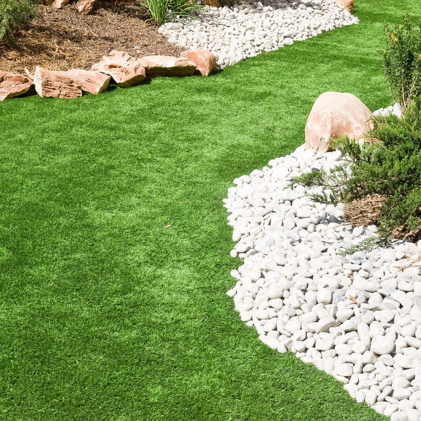 Pose de gazon synthétique à Allauch - Jardinier-Paysagiste