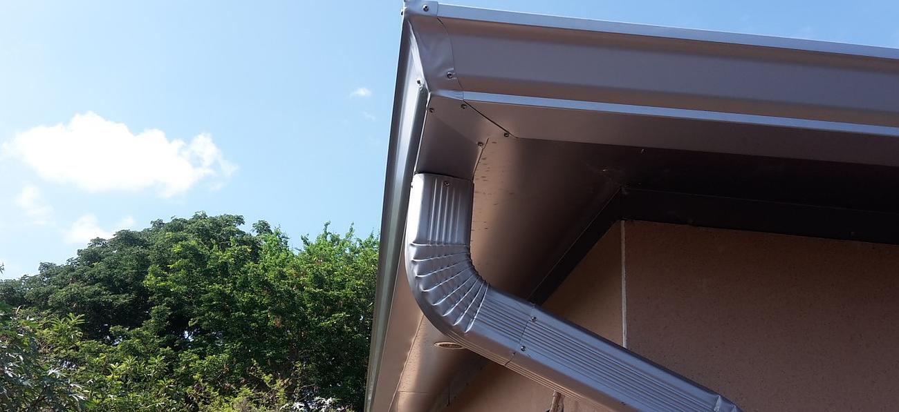 Alufast : gouttières en alu sans soudure et lambrequins à Saint-Louis