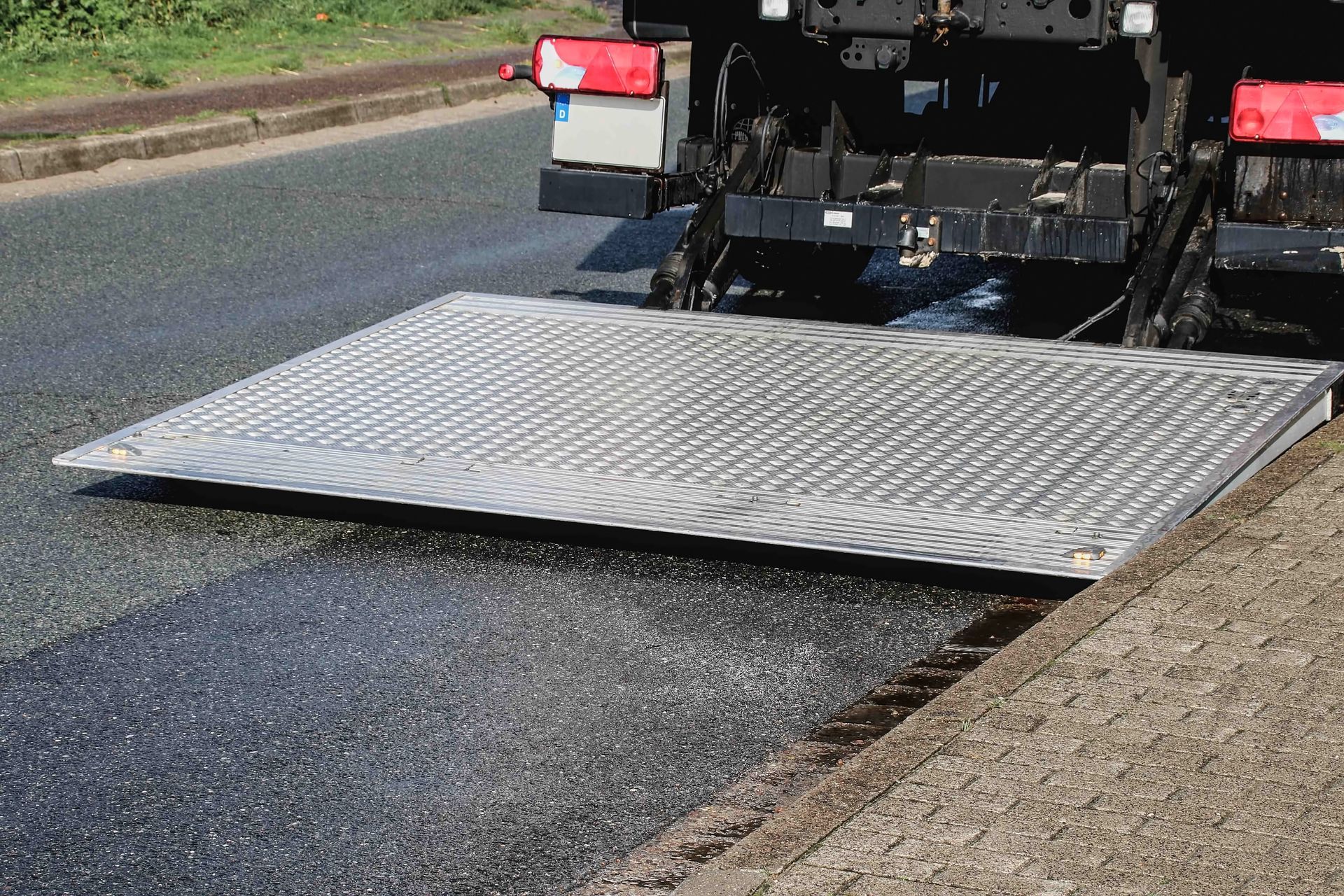 NJ Service Hayon - Contrôle VGP et dépannage de hayons à Chambéry