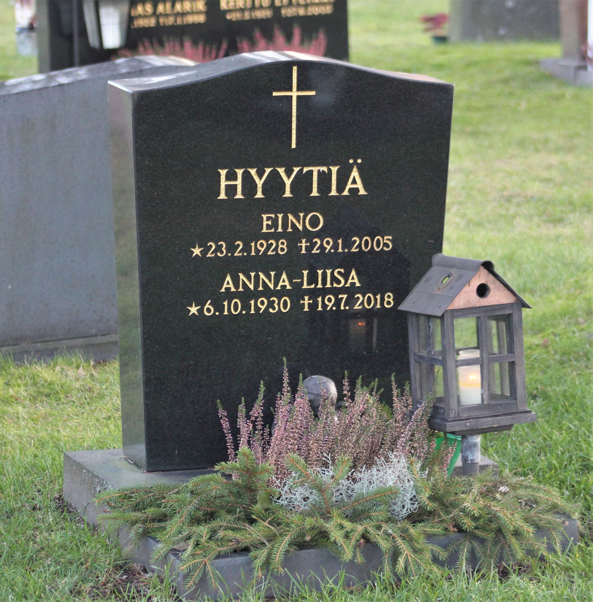 Perinteiset hautakivet | Rouhiaisen Kivi