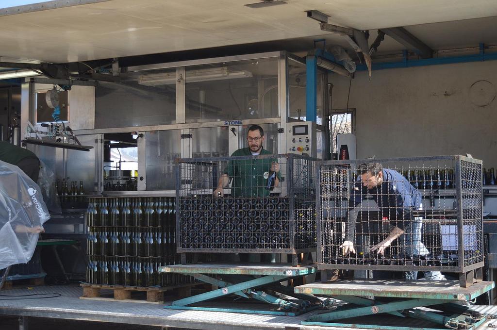 Entreprise d'embouteillage de vin dans le Rhône | Embouteillage 2000